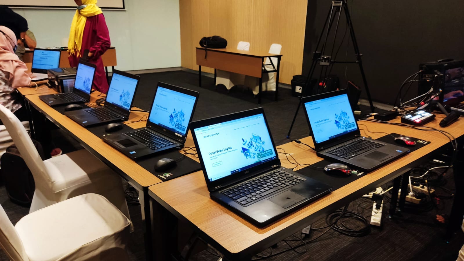 SEWA LAPTOP TERBARU UNTUK PERUSAHAAN